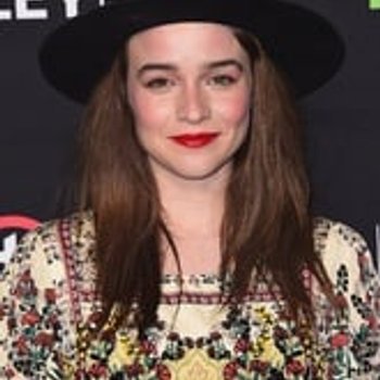 Renee Felice Smith Babe Page Watch This Actress On Freeones