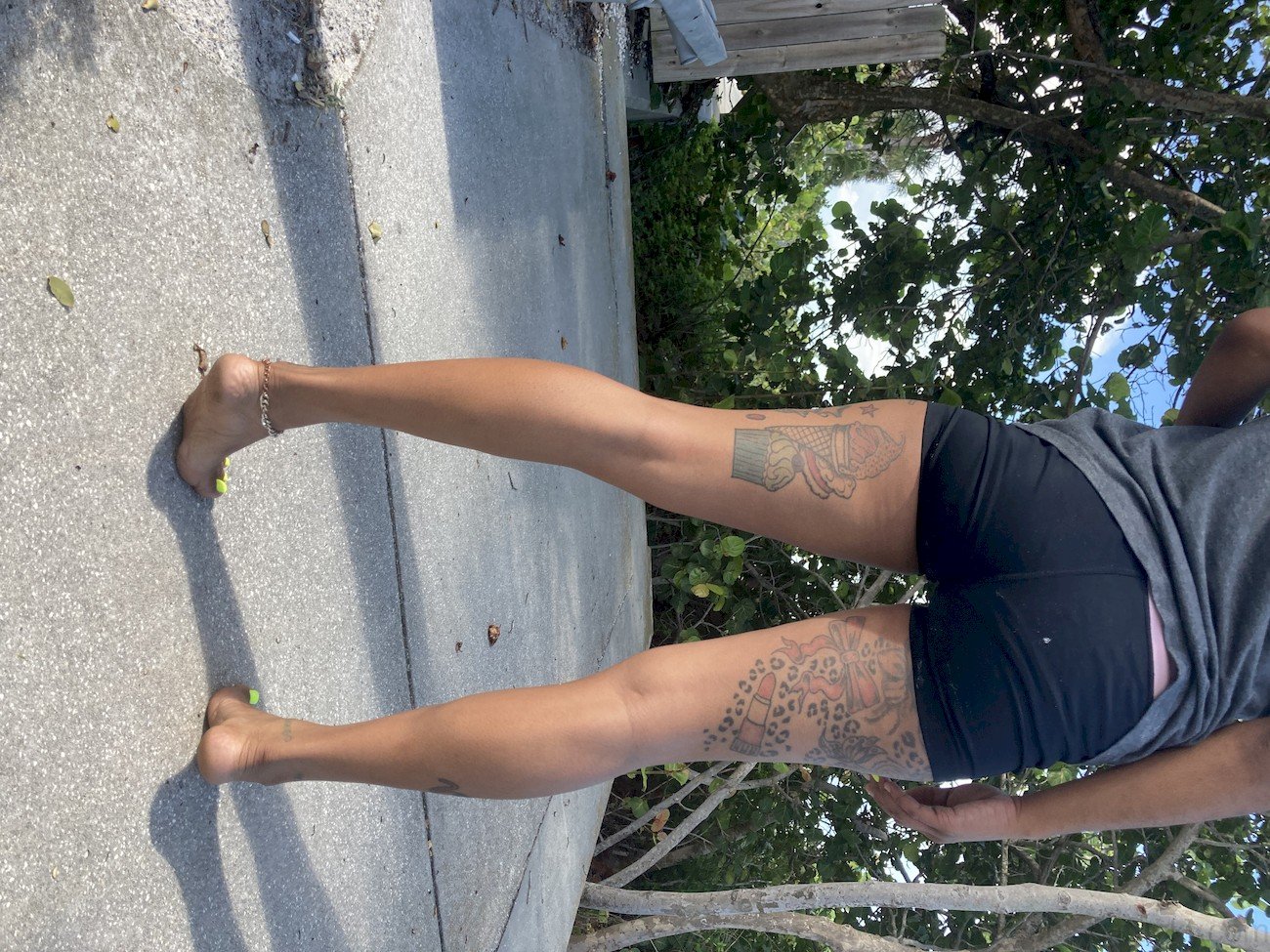 Big Butt Black Chick Loves Spreading Legs To Tease 41 Photos